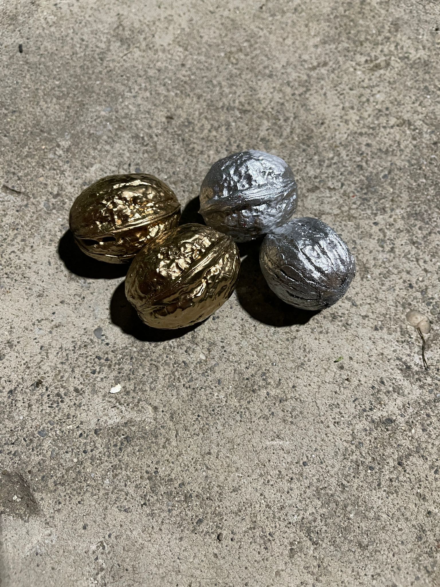 Set 4 nuci colorate – Trandafiri din Spuma